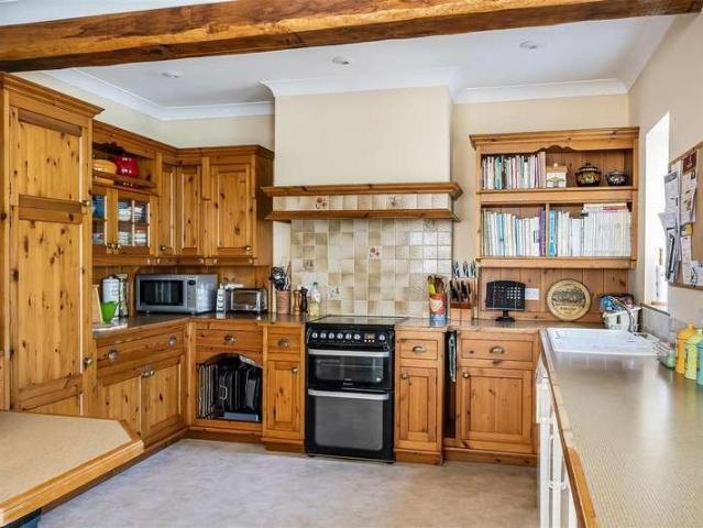 5 bed house for sale