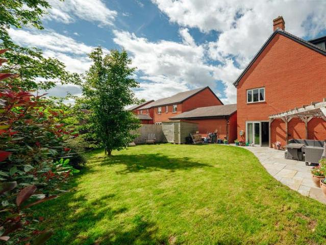 5 bed house for sale