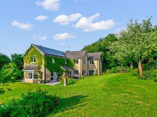 5 bed house for sale