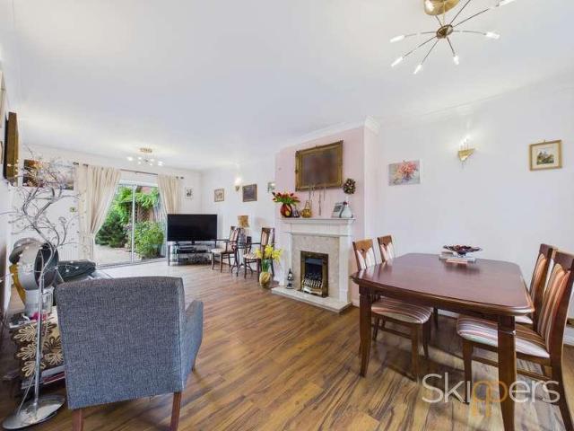 5 bed house for sale