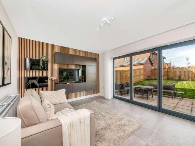 5 bed house for sale