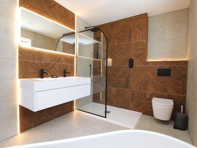 5 bed house for sale