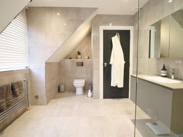 5 bed house for sale