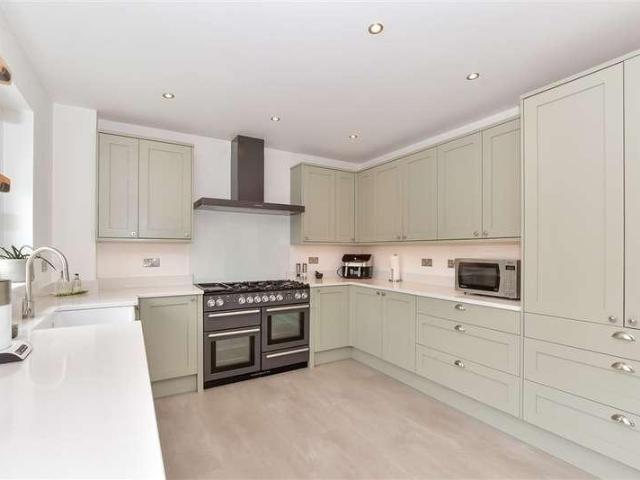 5 bed house for sale