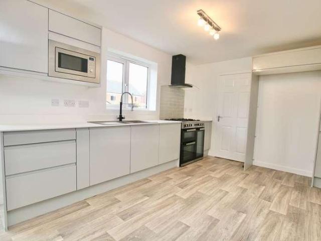 5 bed house for sale