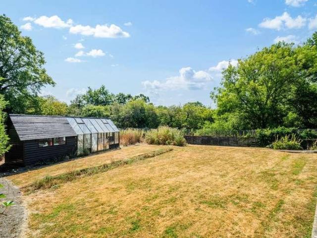 5 bed house for sale