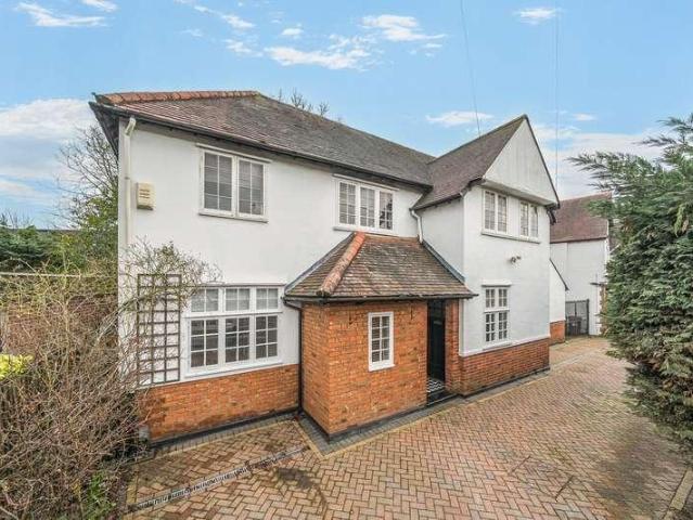 5 bed house for sale
