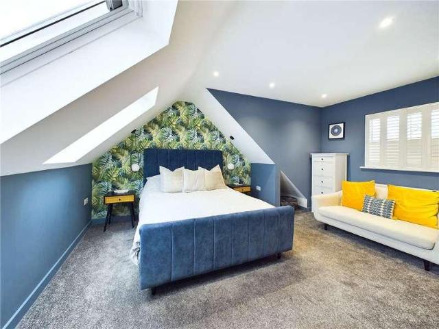 5 bed house for sale