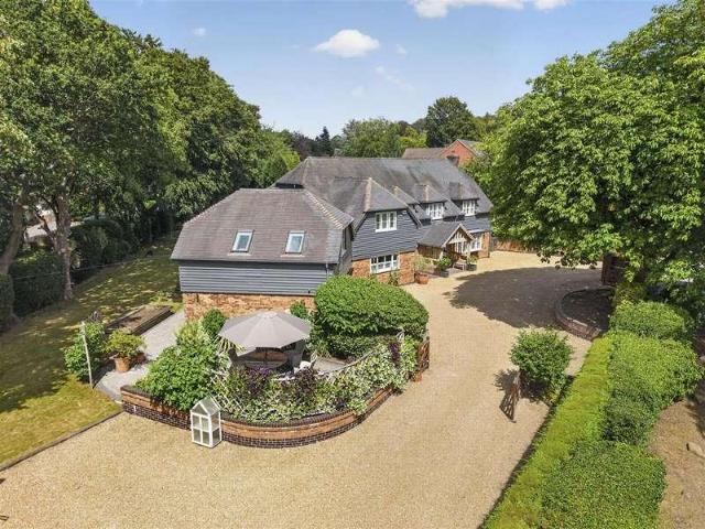 5 bed house for sale