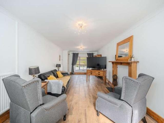 5 bed house for sale