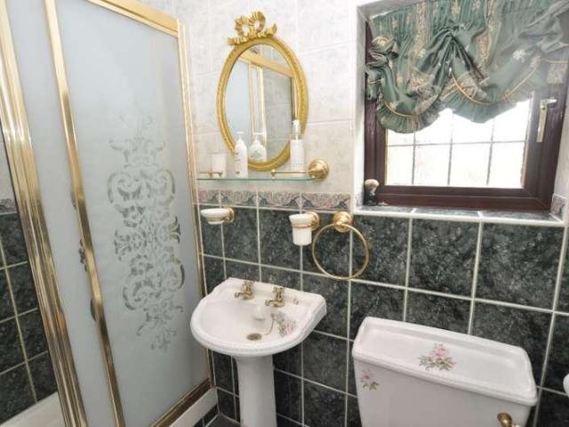 5 bed house for sale