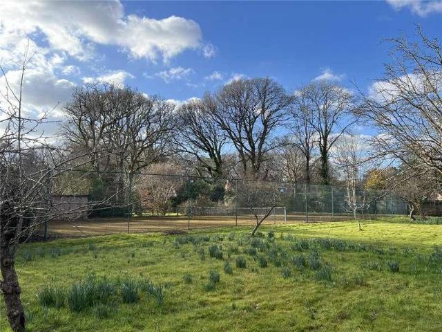 5 bed house for sale