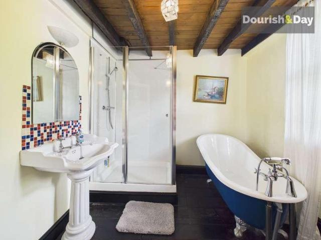 5 bed house for sale
