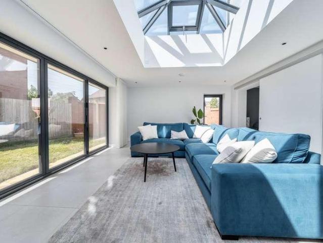 5 bed house for sale