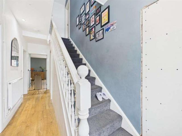 5 bed house for sale