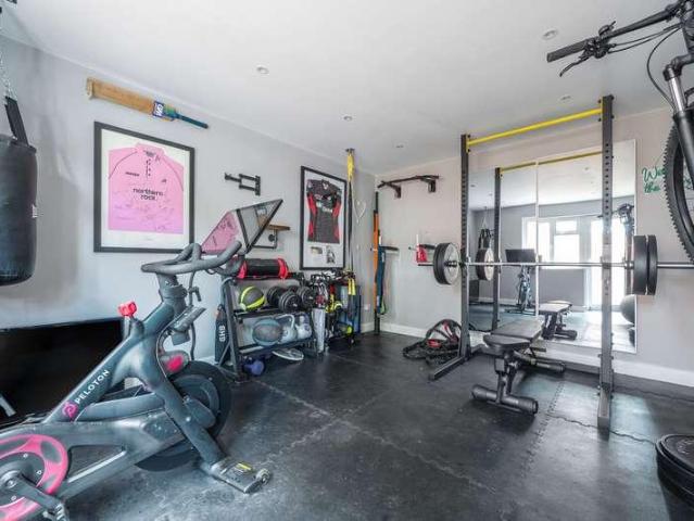 5 bed house for sale