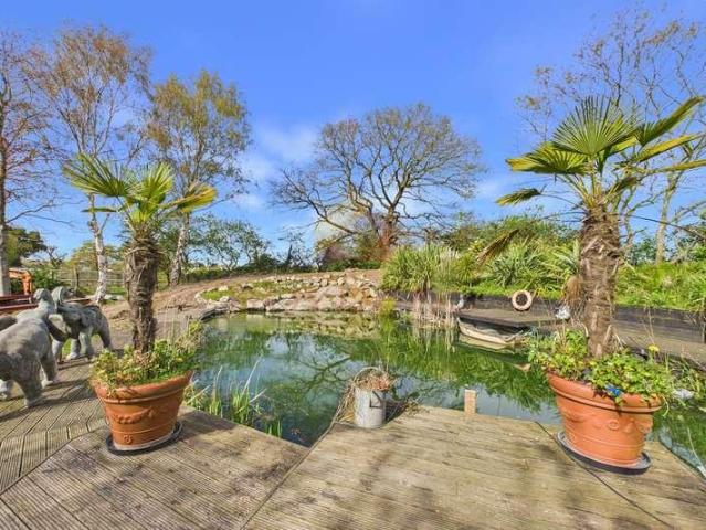 5 bed house for sale