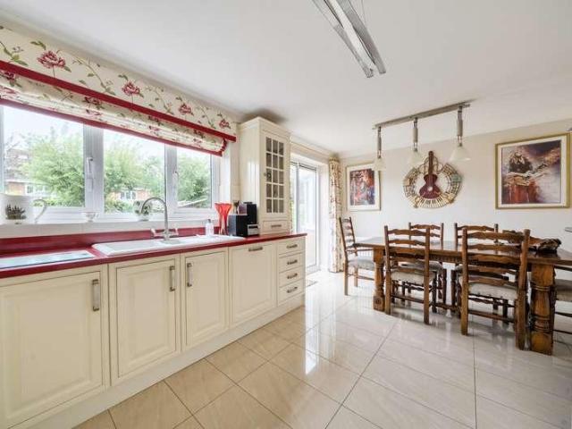 5 bed house for sale