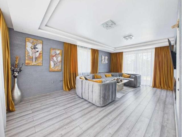 5 bed house for sale
