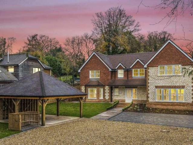 5 bed house for sale