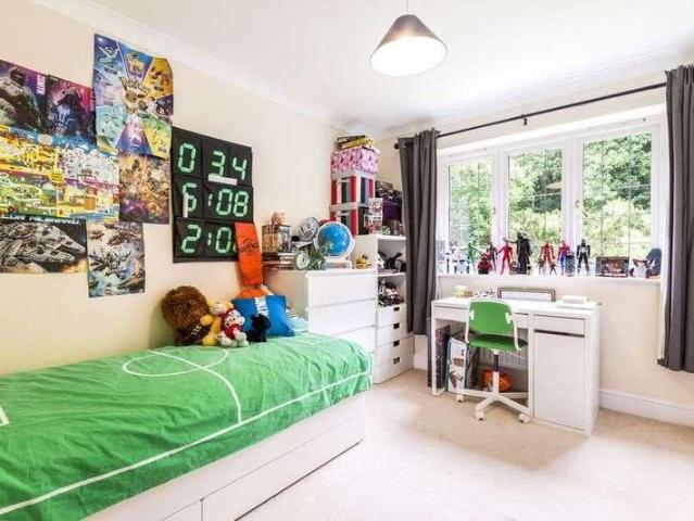 5 bed house for sale