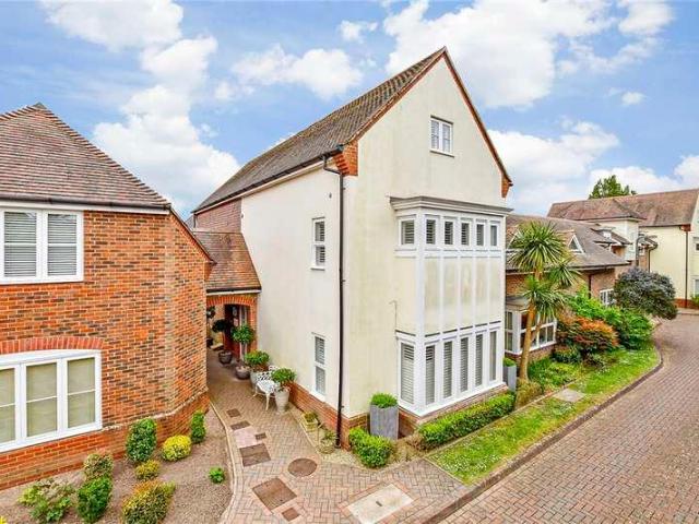 5 bed house for sale