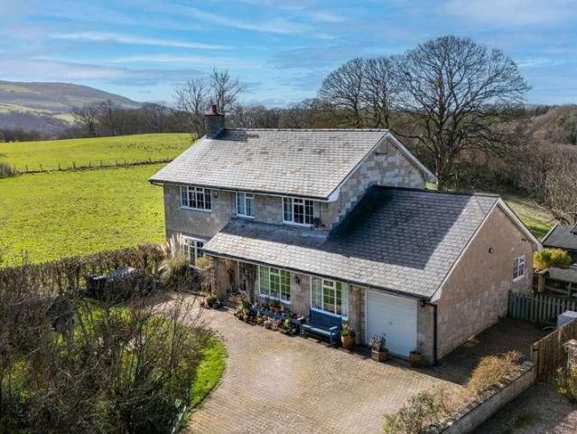 5 bed house for sale