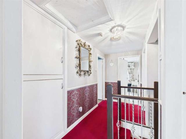 5 bed house for sale