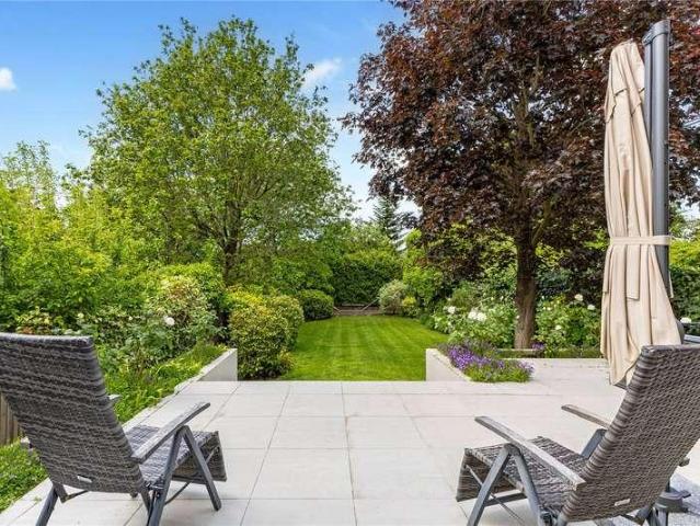 5 bed house for sale