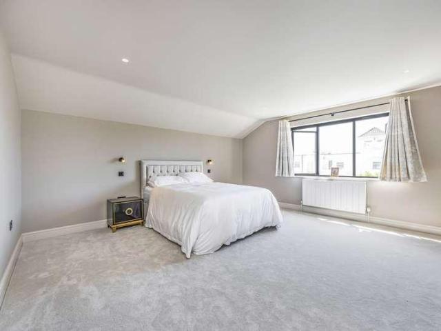 5 bed house for sale