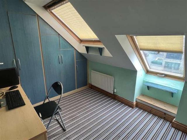 5 bed house for sale