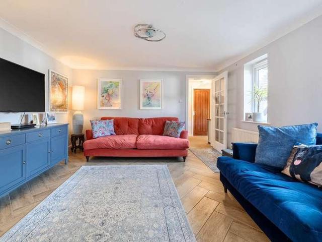 5 bed house for sale