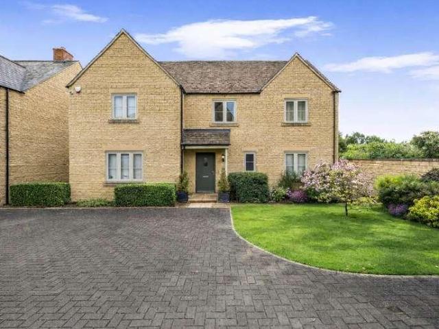 5 bed house for sale