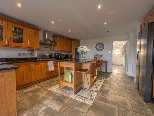 5 bed house for sale