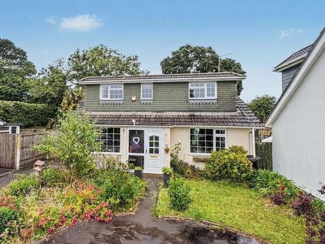 5 bed house for sale