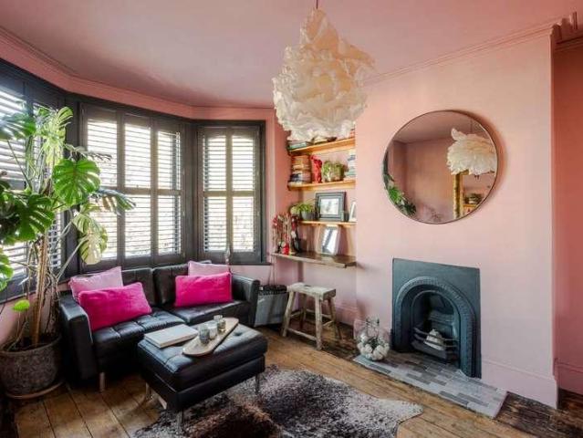 5 bed house for sale