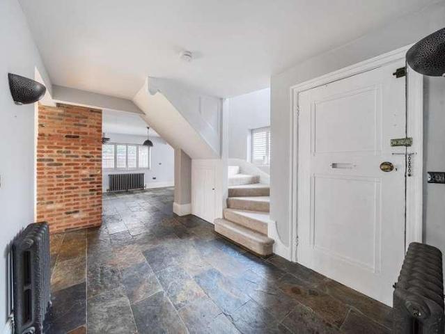 5 bed house for sale