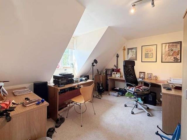 5 bed house for sale