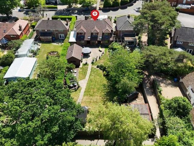 5 bed house for sale