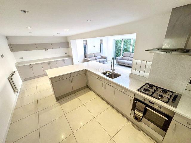 5 bed house for sale