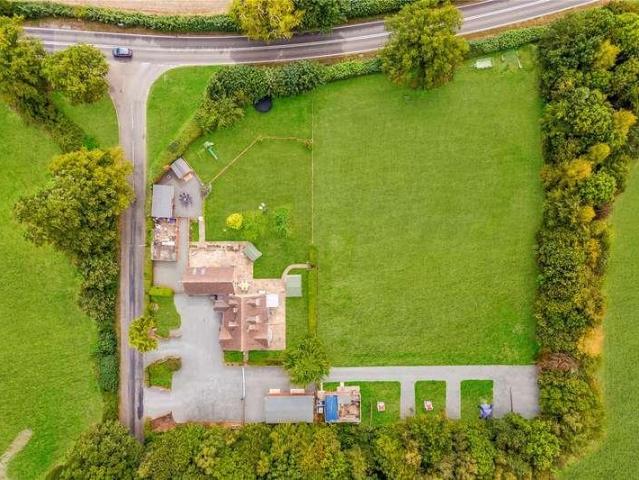 5 bed house for sale