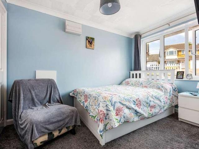 5 bed house for sale