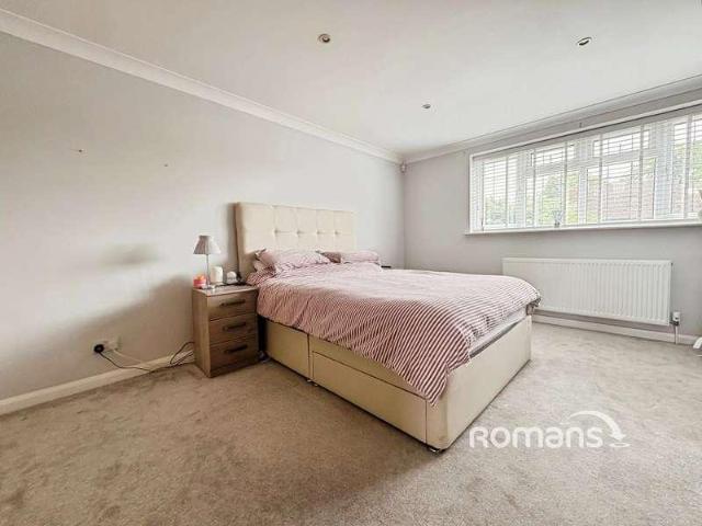 5 bed house for sale