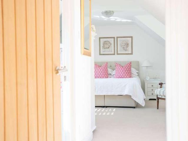 5 bed house for sale