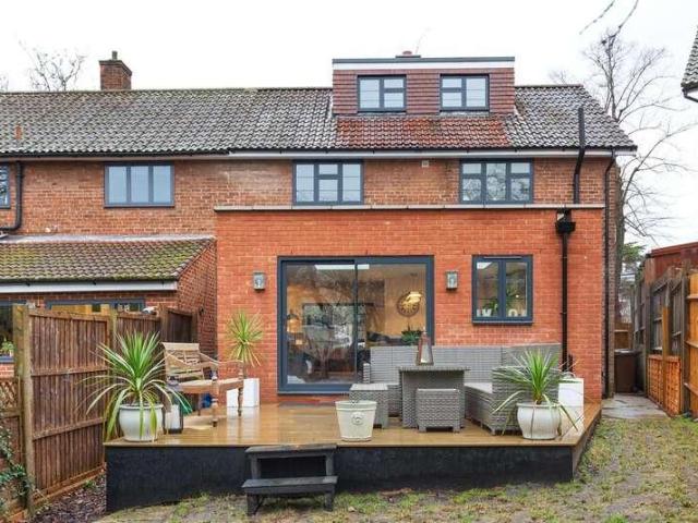 5 bed house for sale