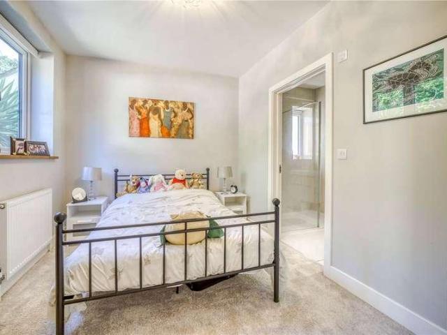 5 bed house for sale