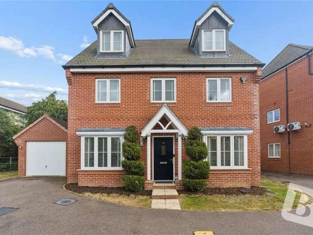 5 bed house for sale