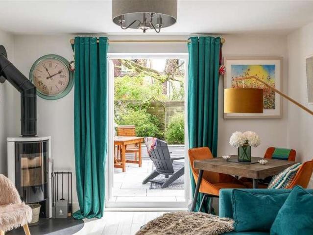 5 bed house for sale