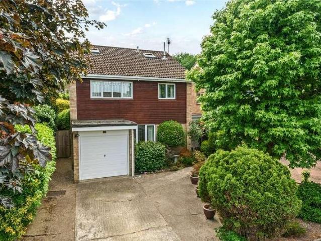 5 bed house for sale