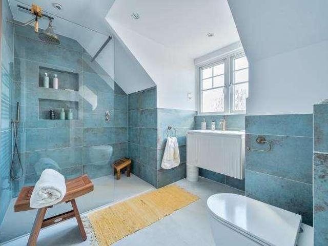 5 bed house for sale